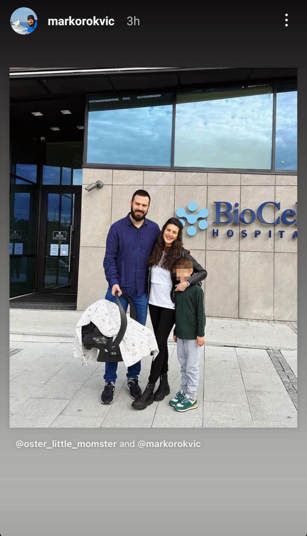 MARKO ROKVIĆ IZVEO IZ PORODILIŠTA SUPRUGU I ĆERKU DRAGU Ponosna mama se ...