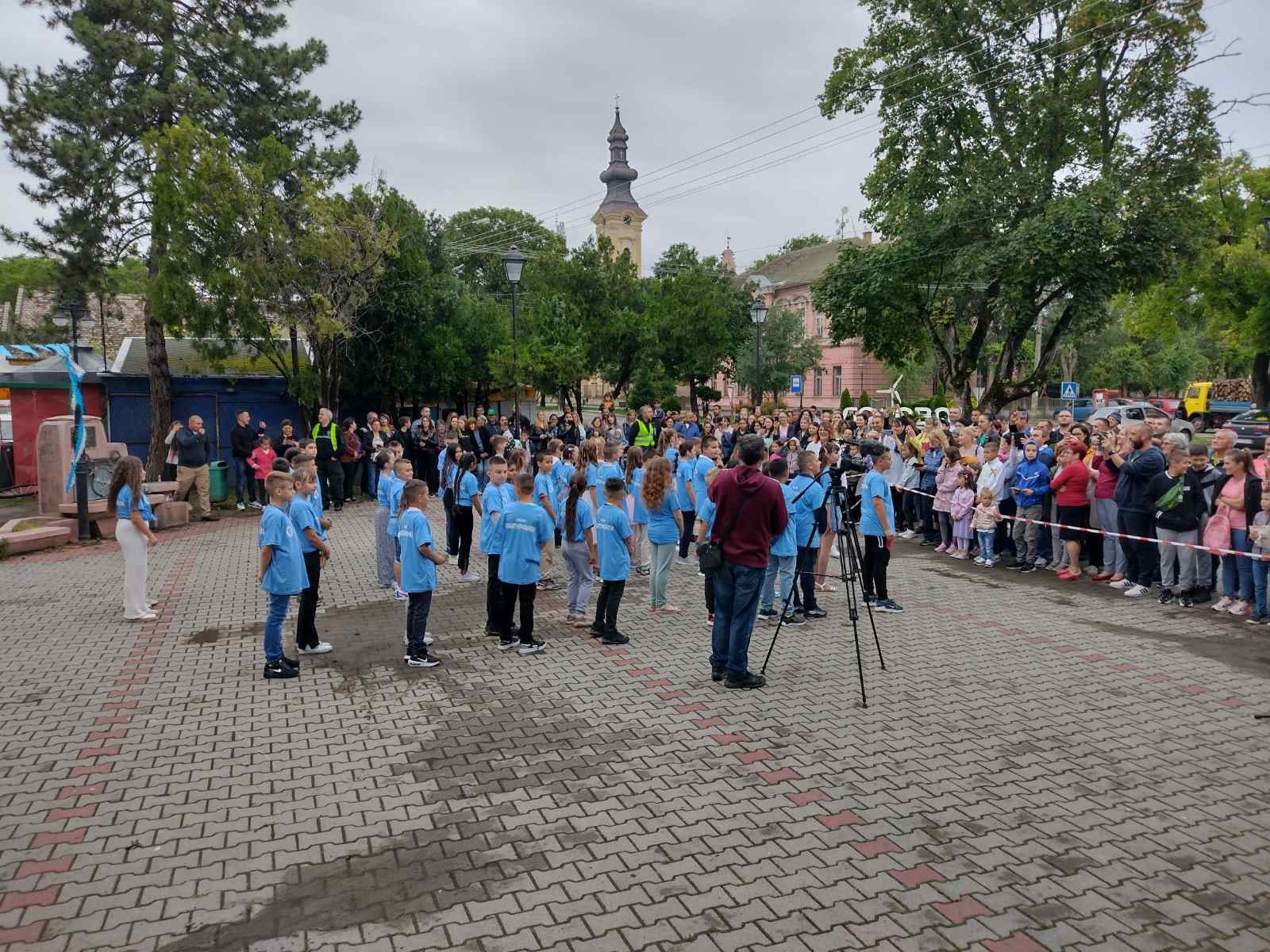 MATURSKI PLES NAJMLAĐIH MATURANATA: Manifestacija "Mali maturant ...