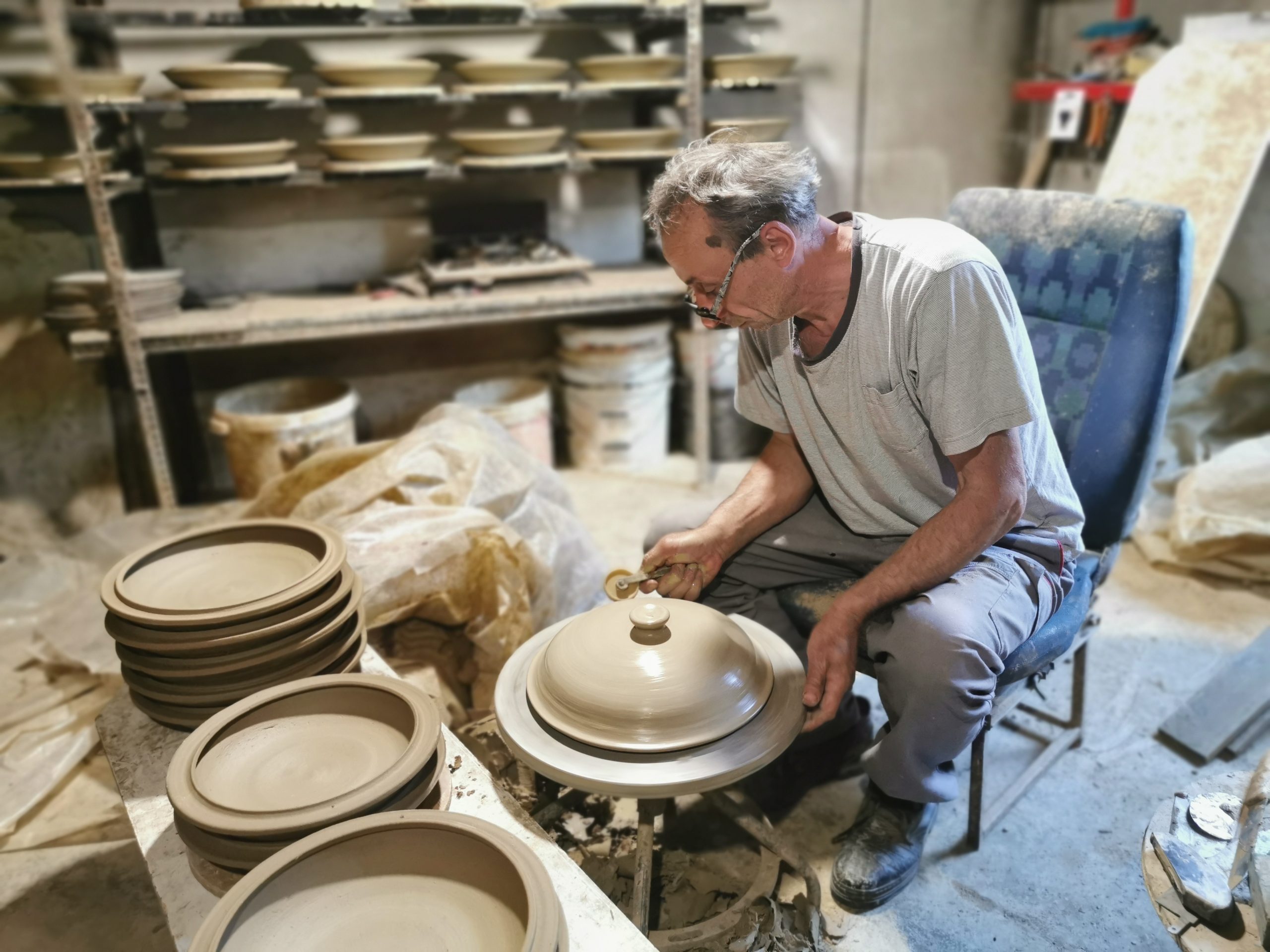 U AMFORAMA IZ ZLAKUSE HRVATI ČUVAJU SKUPA VINA Dragoslav je majstor ...