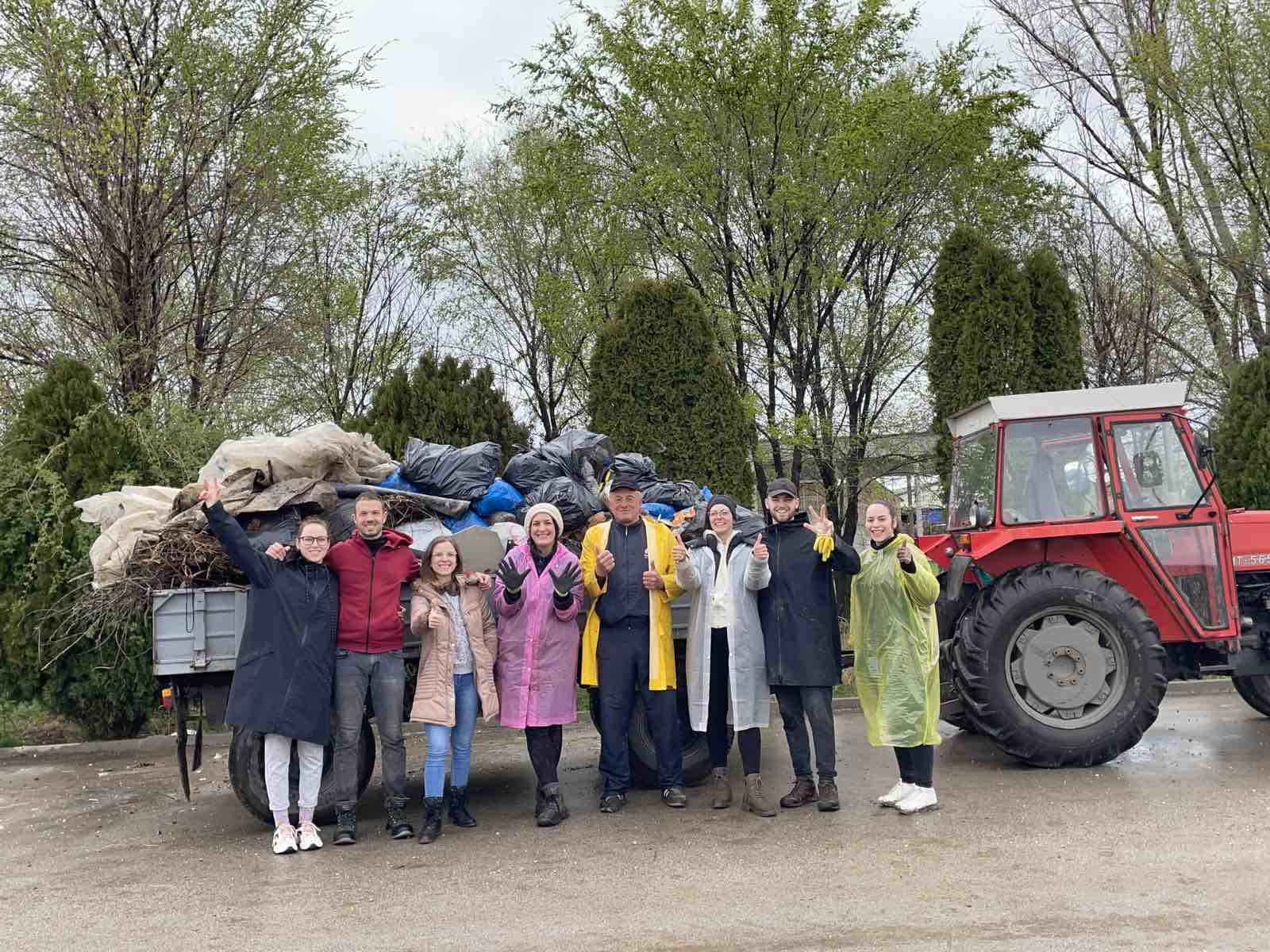 VOLONTERSKA AKCIJA U NOVOM SELU Zavrnuli rukave i uredili Zelene oaze